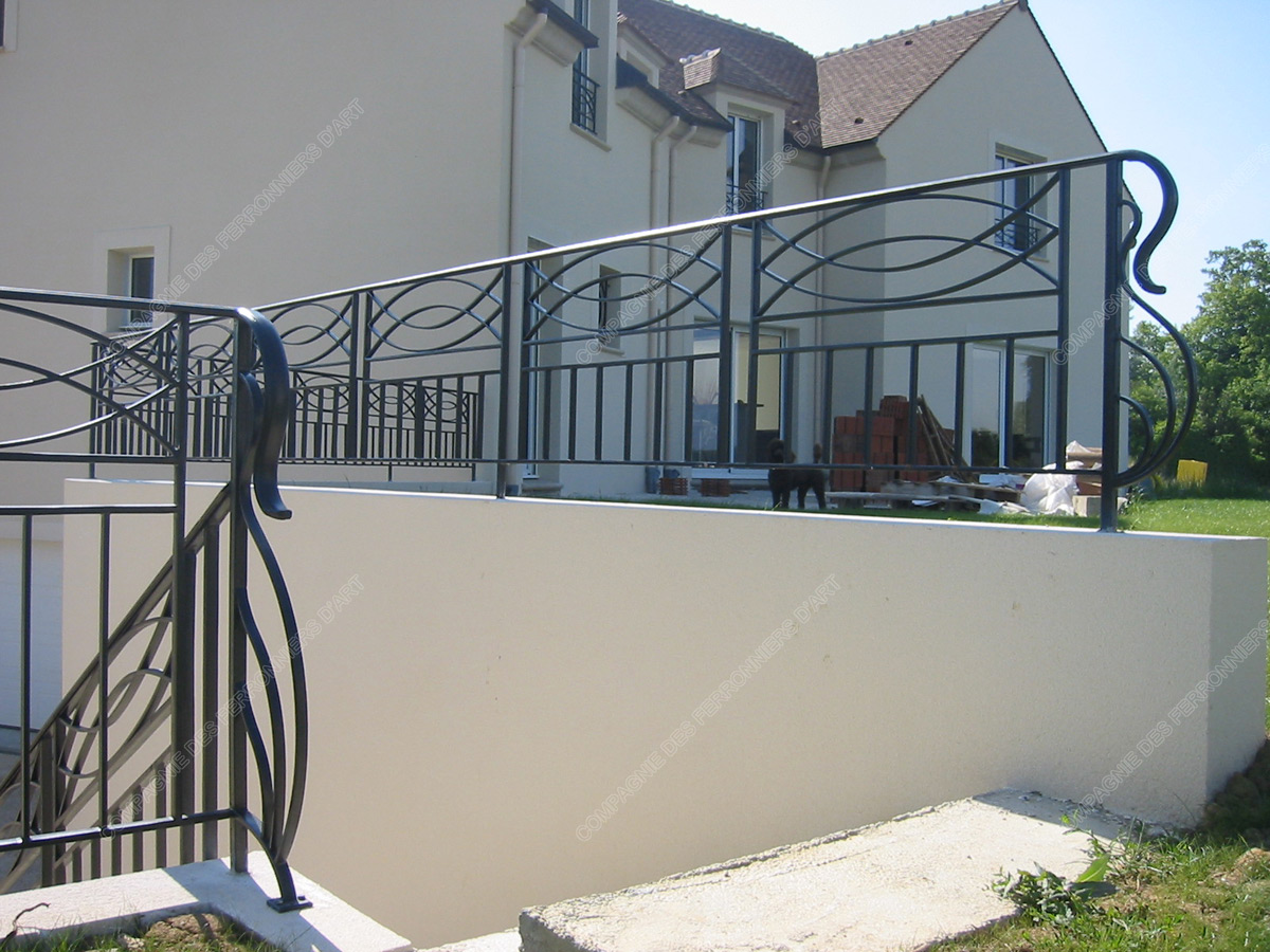 Garde-corps en fer forgé Modernes : Modèle GCM01 Barreaux arceaux croisés