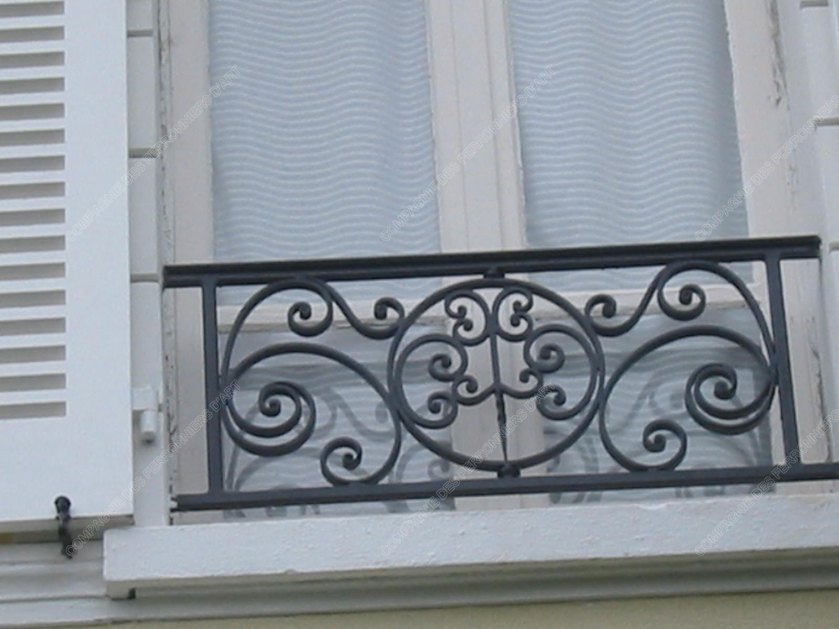 Appuis de fenêtre en fer forgé Traditionnels : Modèle AFT12 Médaillon 6